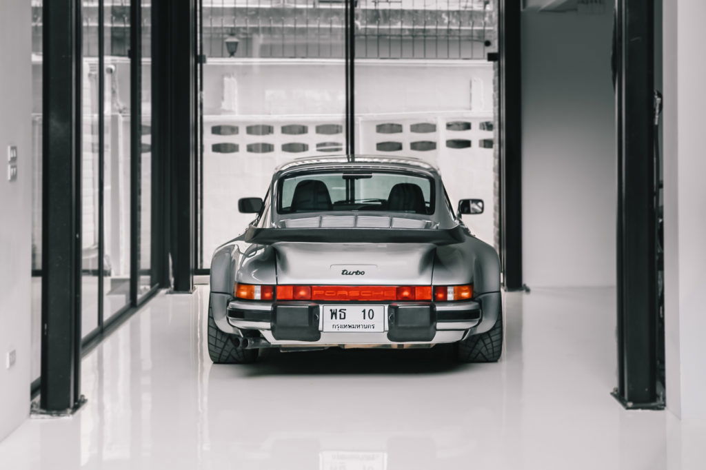 The Ultimate Dream Dwelling of Every Car Lover - elferspot.com - Magazine