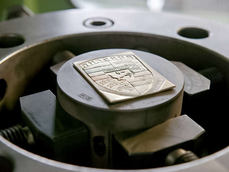 The History of the Porsche Crest - elferspot.com - Magazine
