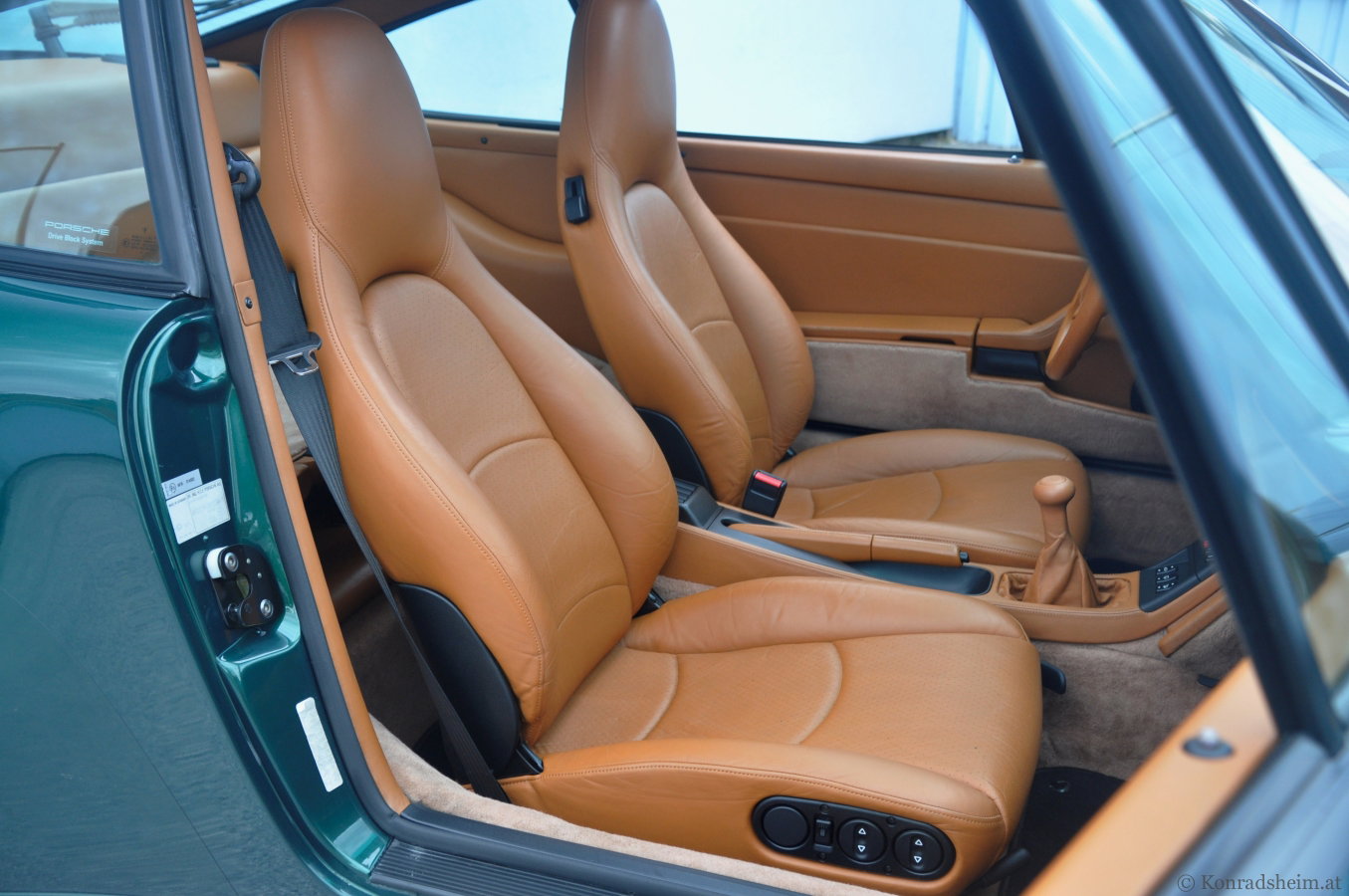 A Jungle Green Porsche 993 - elferspot.com - Magazine