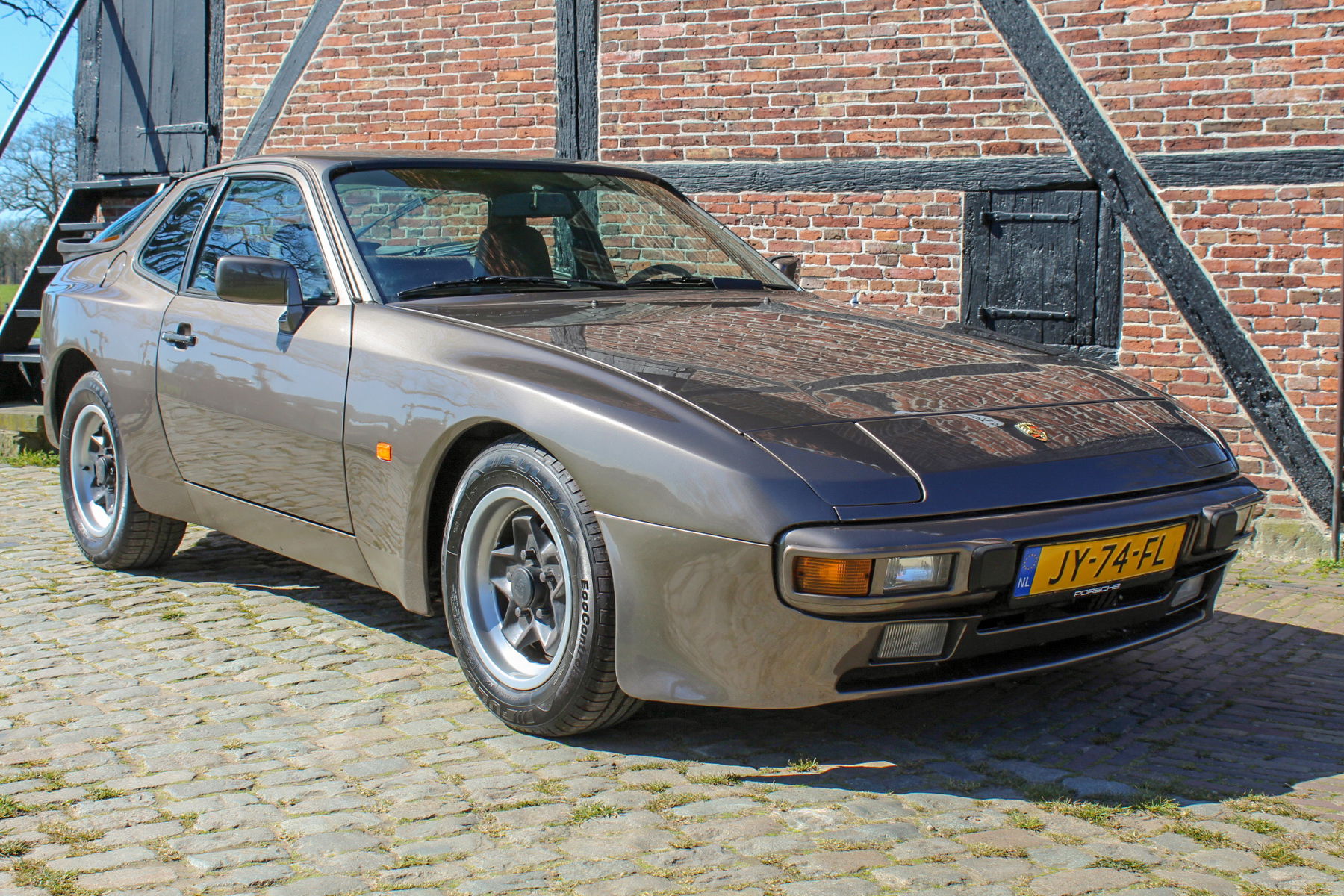 Porsche 944 Coupé 1983 - elferspot.com - Marketplace for Porsche Sports Cars
