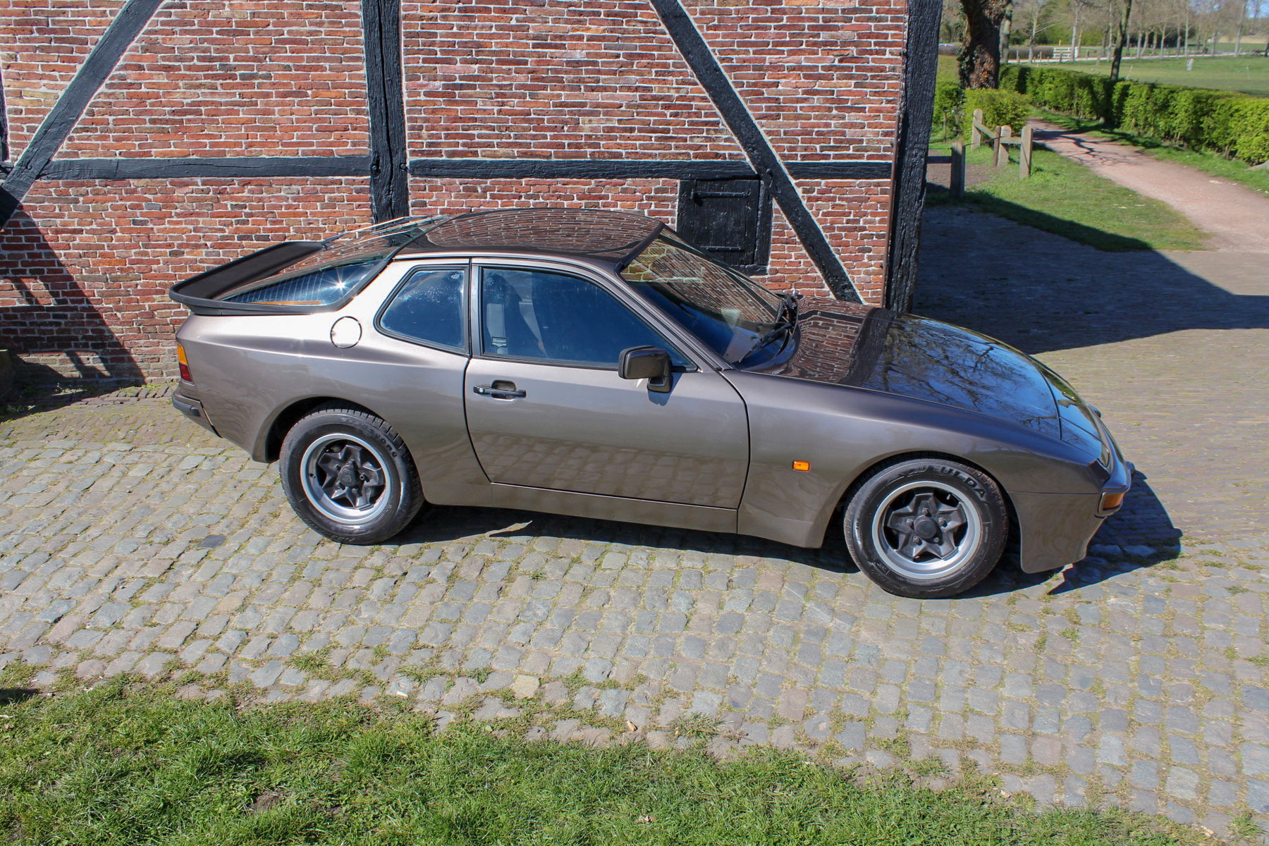 Porsche 944 Coupé 1983 - elferspot.com - Marketplace for Porsche Sports Cars