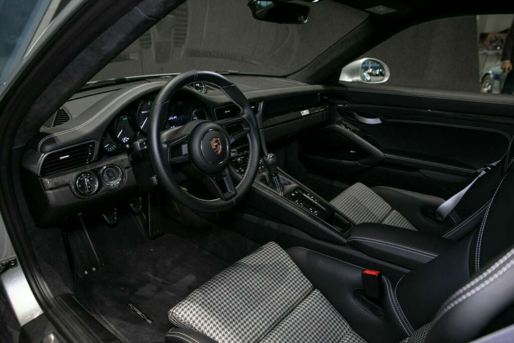 Porsche 911 R 2017 - elferspot.com - Marketplace for Porsche Sports Cars