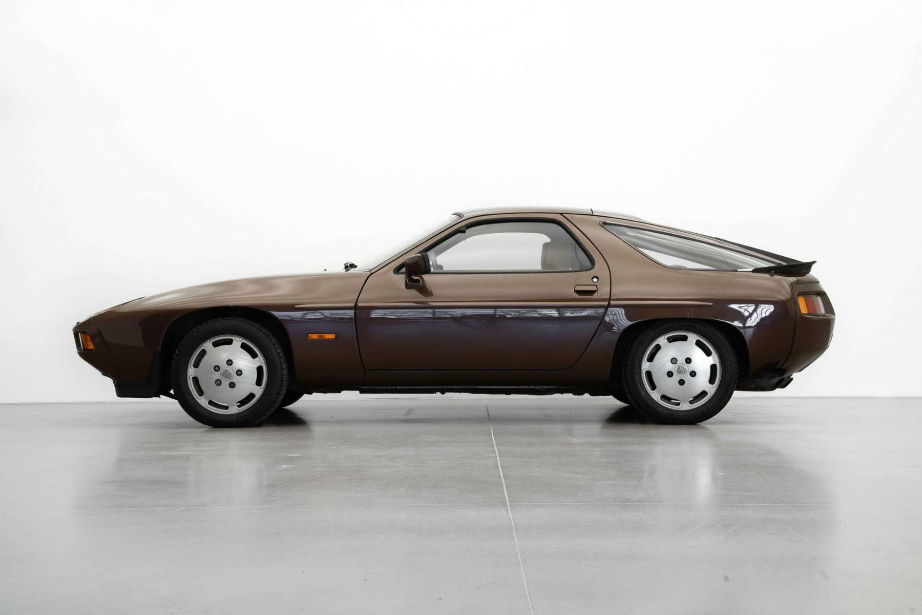 Porsche 928 S 1981 - elferspot.com - Marketplace for Porsche Sports Cars