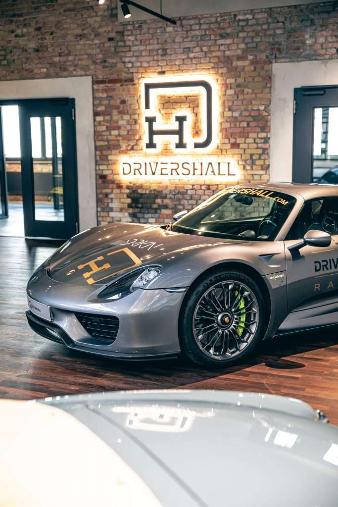 Drivers Hall - elferspot.com - Marktplatz für Porsche Sportwagen