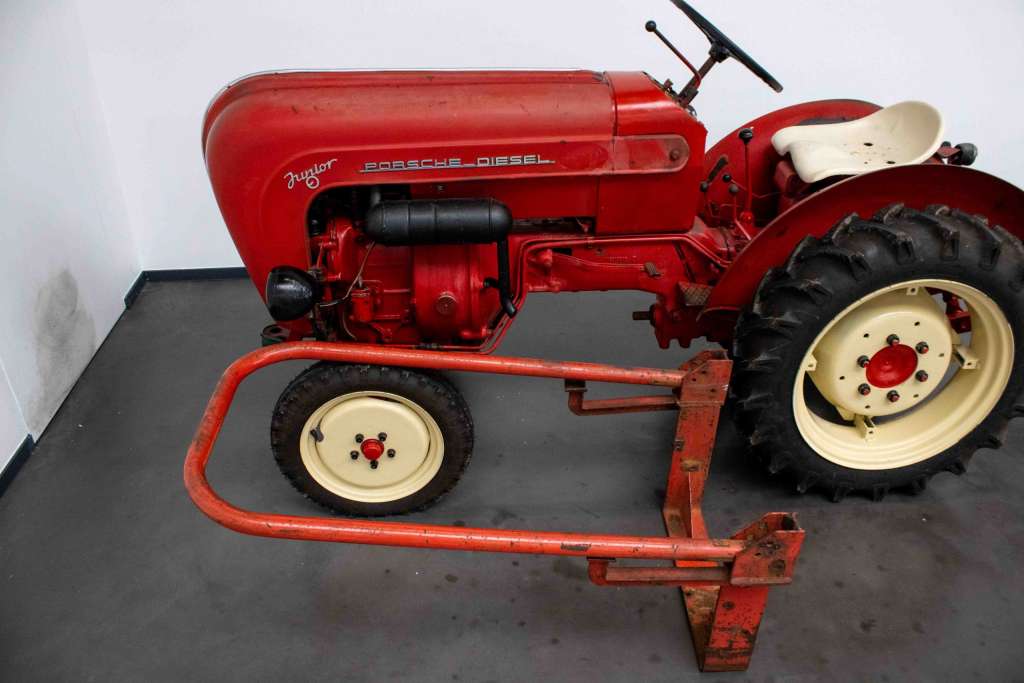 Porsche Junior 108 1960 - elferspot.com - Marketplace for Porsche Sports Cars