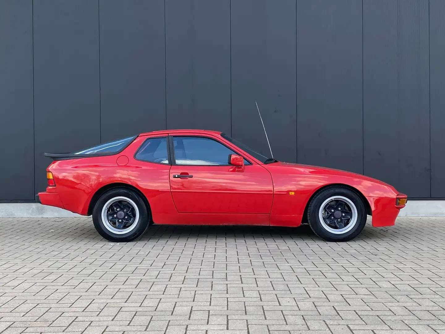 Porsche 944 Coupé 1983 - elferspot.com - Marketplace for Porsche Sports ...