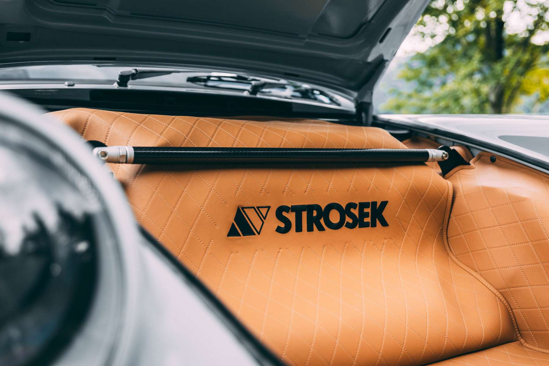 Strosek MEGA 30 Speedster präsentiert - elferspot.com - Magazine
