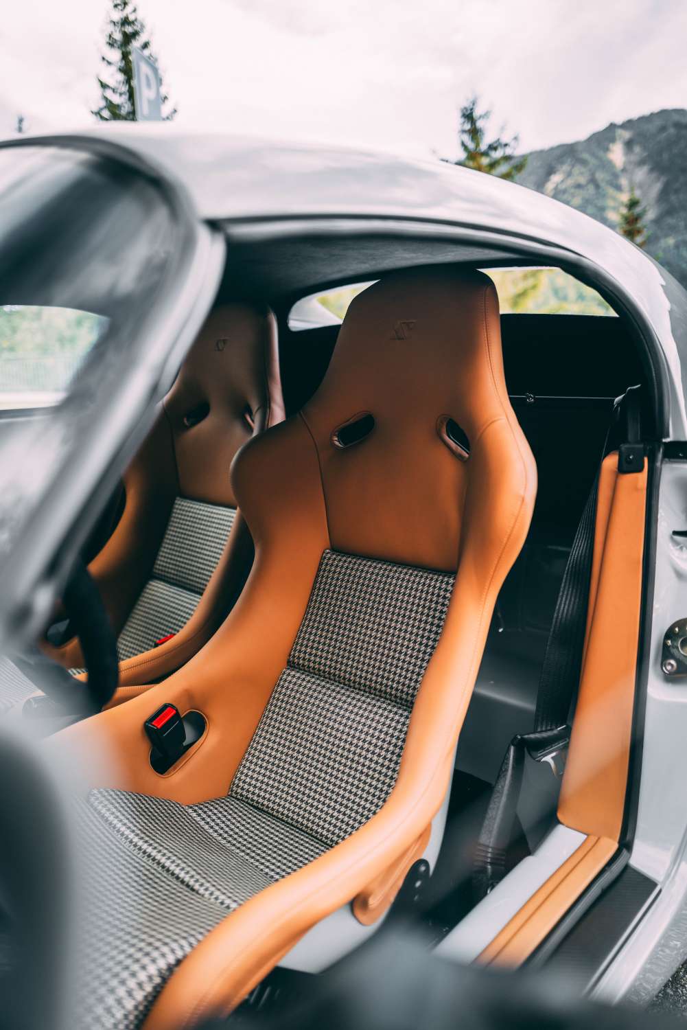 Strosek MEGA 30 Speedster präsentiert - elferspot.com - Magazine