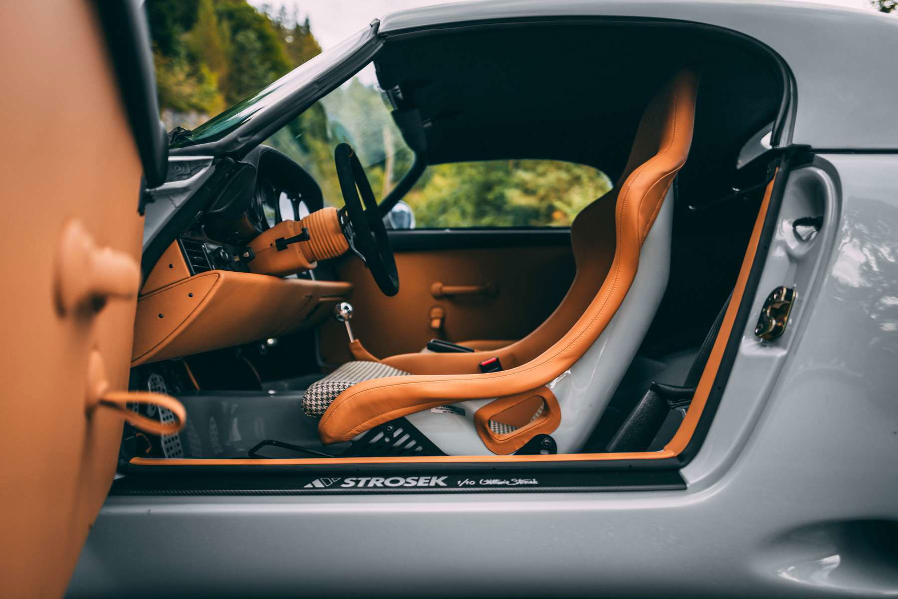 Strosek MEGA 30 Speedster präsentiert - elferspot.com - Magazine