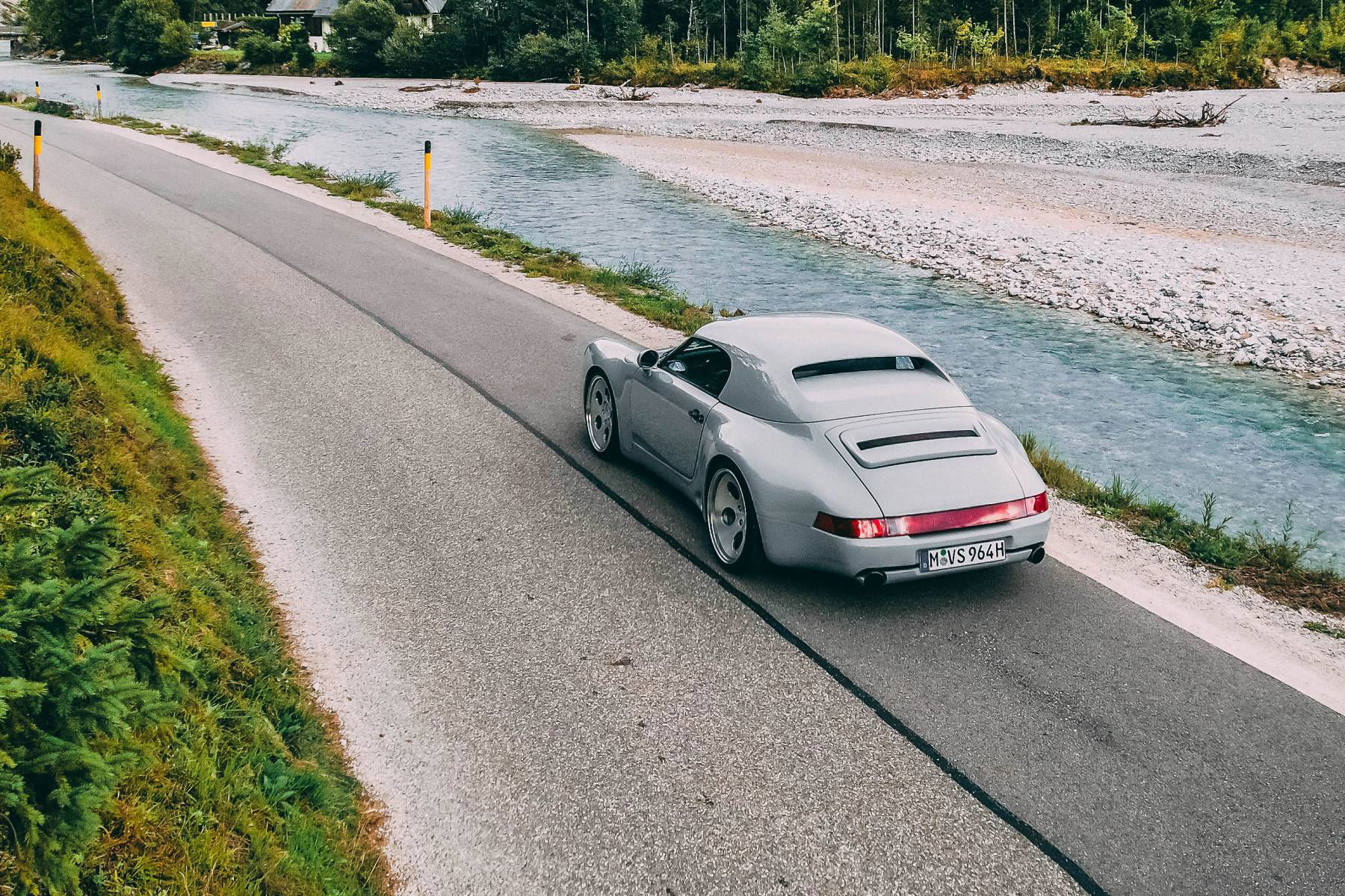 Strosek MEGA 30 Speedster präsentiert - elferspot.com - Magazine