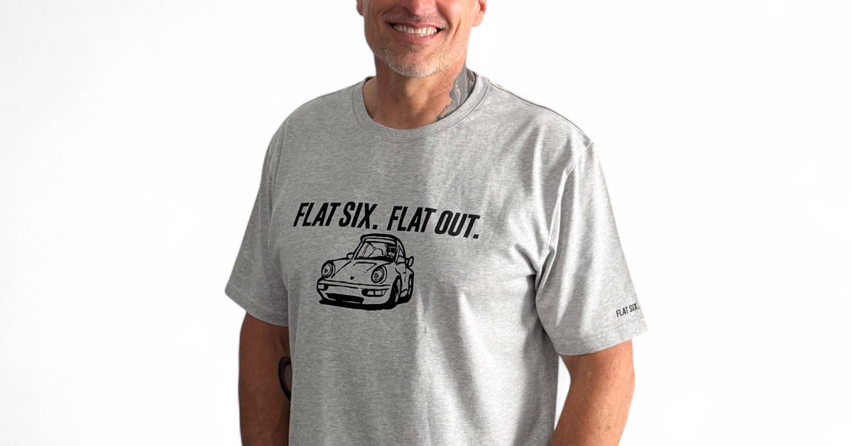 T-Shirt FLAT SIX. FLAT OUT. - elferspot.com - Elferspot Shop