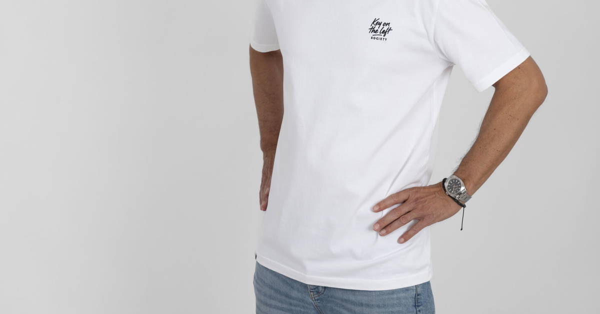 T-shirt Key on the left Backprint Casual Fit - elferspot.com ...